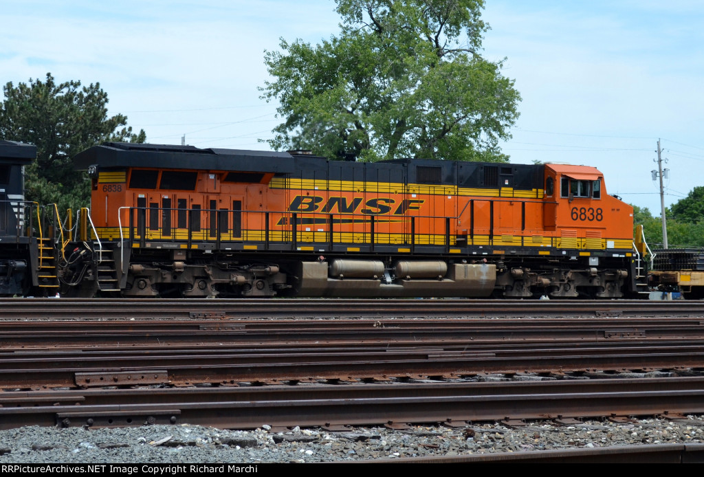 BNSF 6838